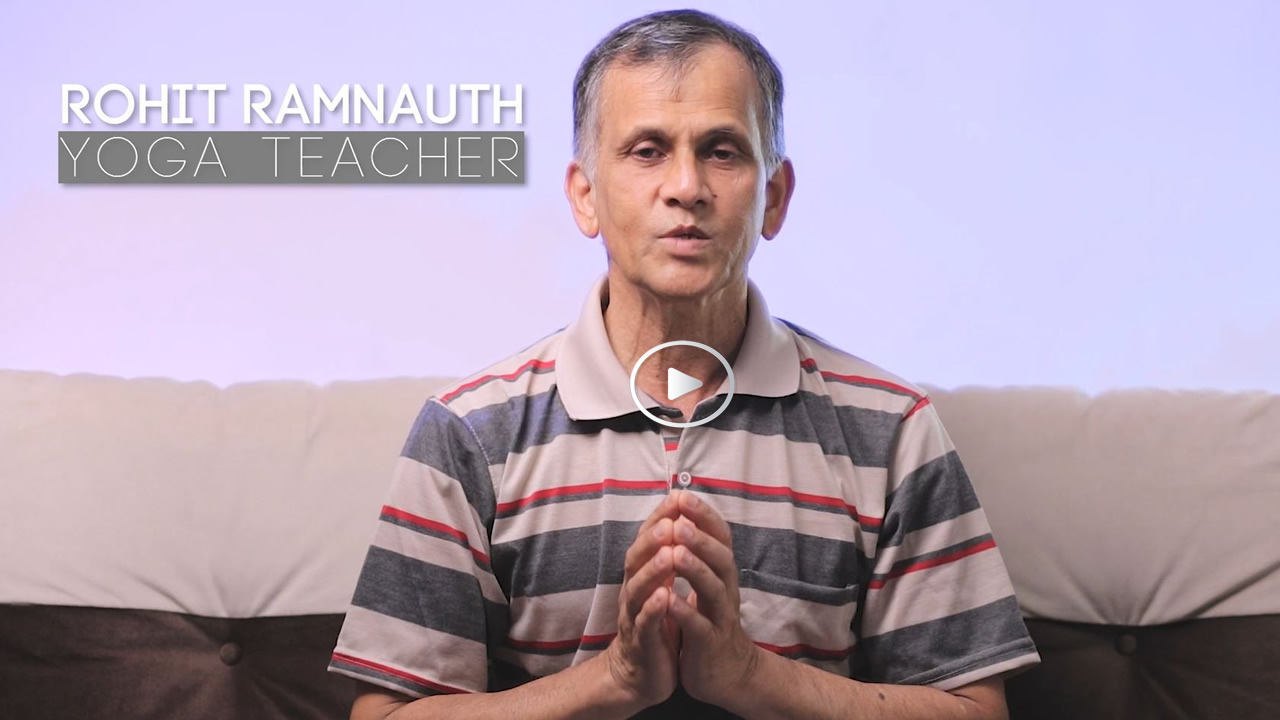 Yoga : découvrez la posture Mayurasana avec Rohit Ramnauth • Défi Santé